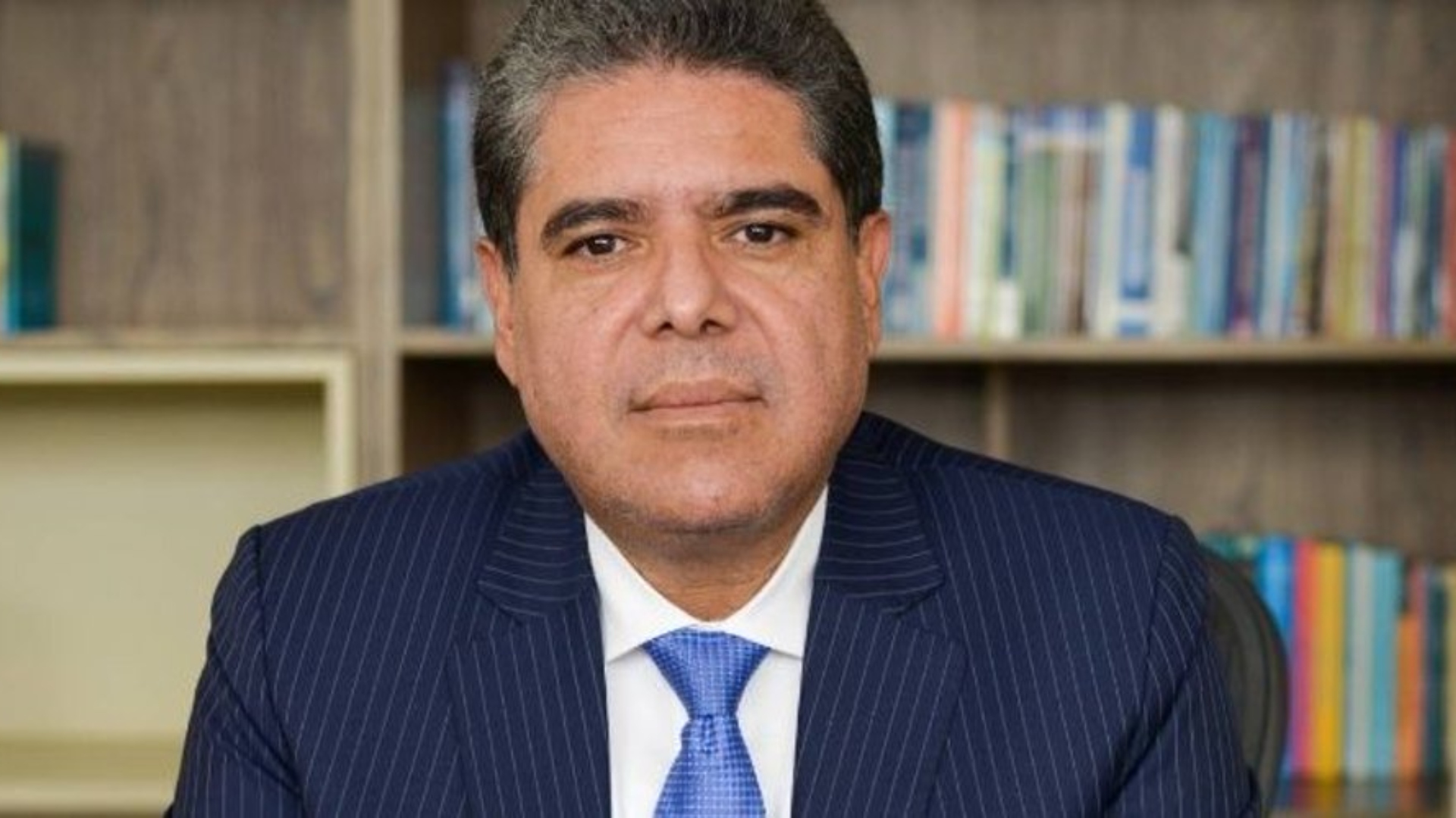 Se confirmó la salida de Carlos Hernán Rodríguez como contralor